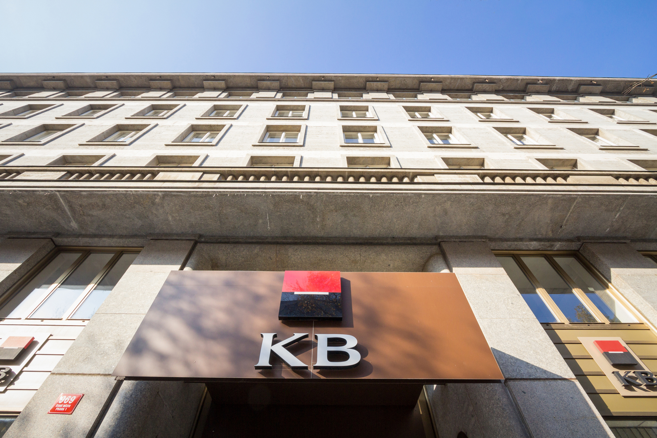 Zisk Komerční banky se v prvním pololetí propadl o 38,5 procenta - Zlato.cz